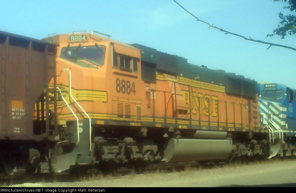 BNSF 8884